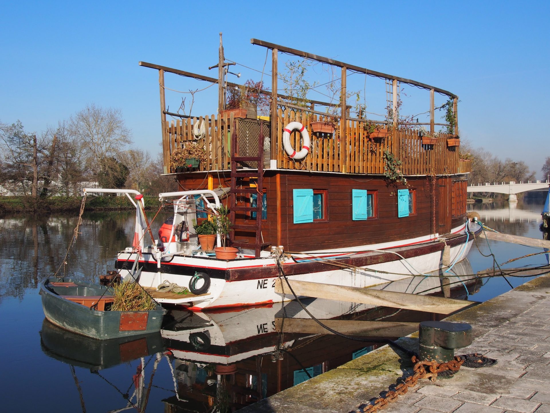 Vivre sur une péniche - Band of Boats, achat et vente de bateaux neufs ...