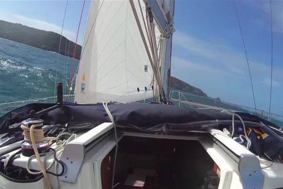 Boat Test : Oceanis 31, an elegant and spacious sailboat - Band of Boats